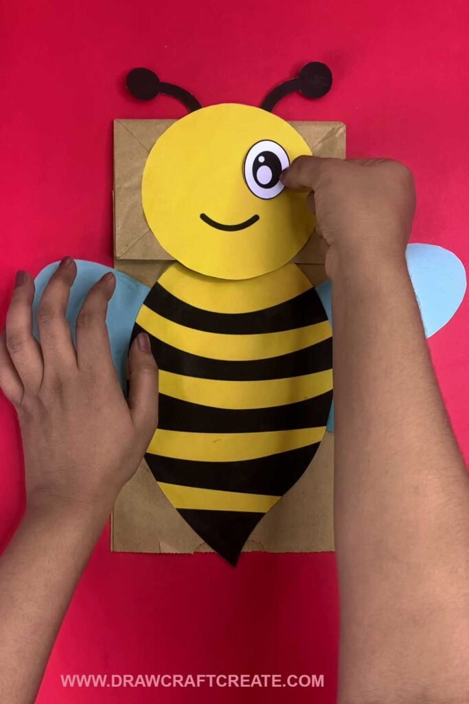Bee Paper Bag Puppet Craft For Kids (Free Printable Template) - Draw ...